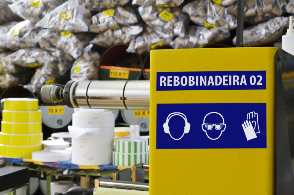 Como as etiquetas de sinalização industrial bem projetadas facilitam a ...